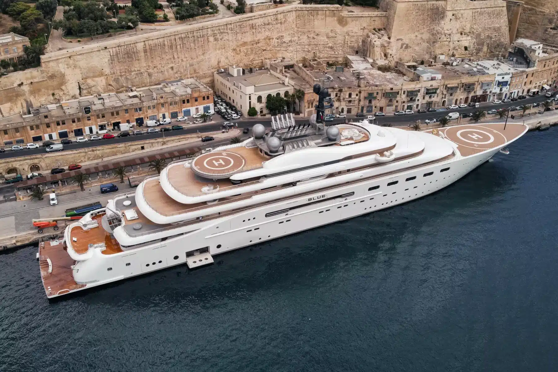 The 10 Largest Yachts in the World | Princess Yacht Charter